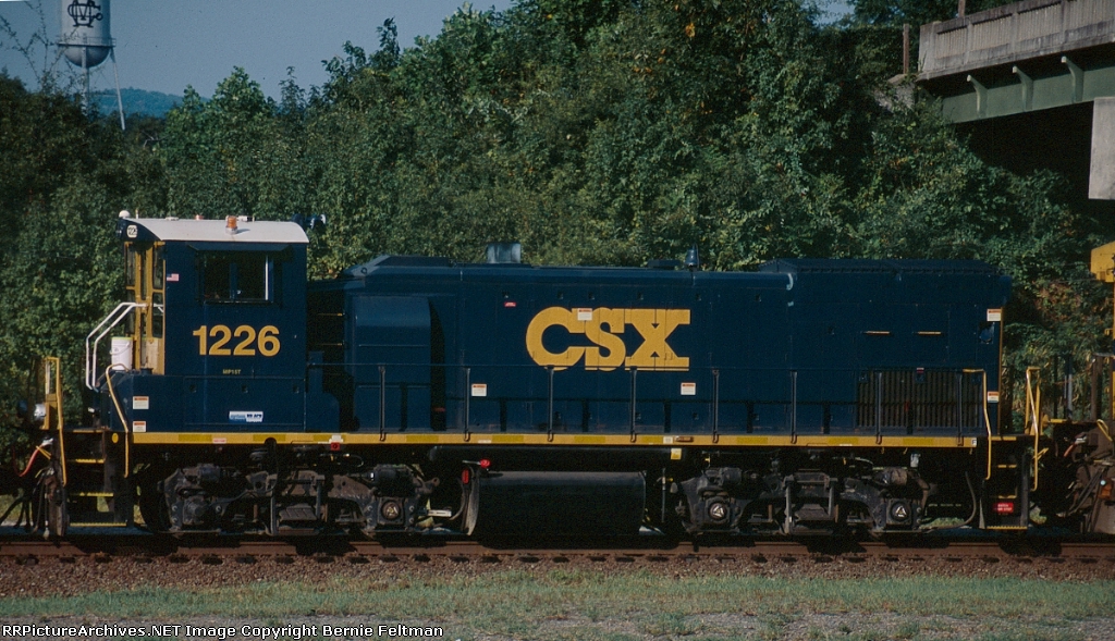 CSX MP15T #1226, looking good as its 25th birthday approaches, is Waycross bound
